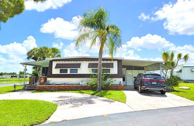 368 Spanish Lakes Dr, Nokomis, FL 34275 (Sold NYStateMLS Listing #11099007)