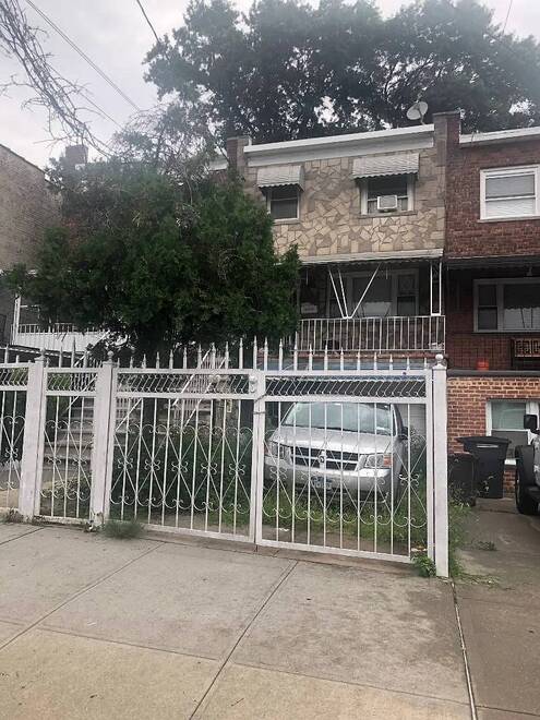 1027 E 215 Street, Bronx, NY 10469 (Sold NYStateMLS Listing #11178902)